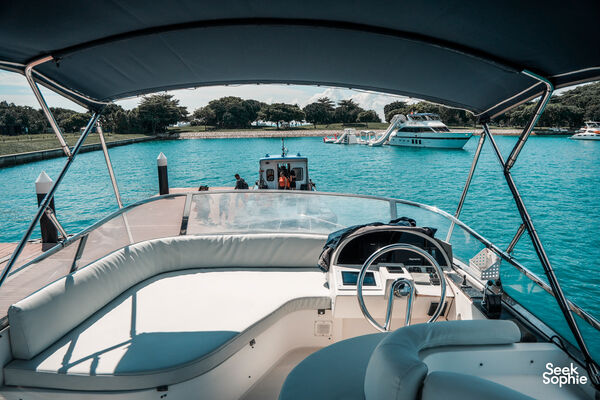 4-hr Singapore Southern Island Yacht Tour + Free BBQ Food | Seek Sophie